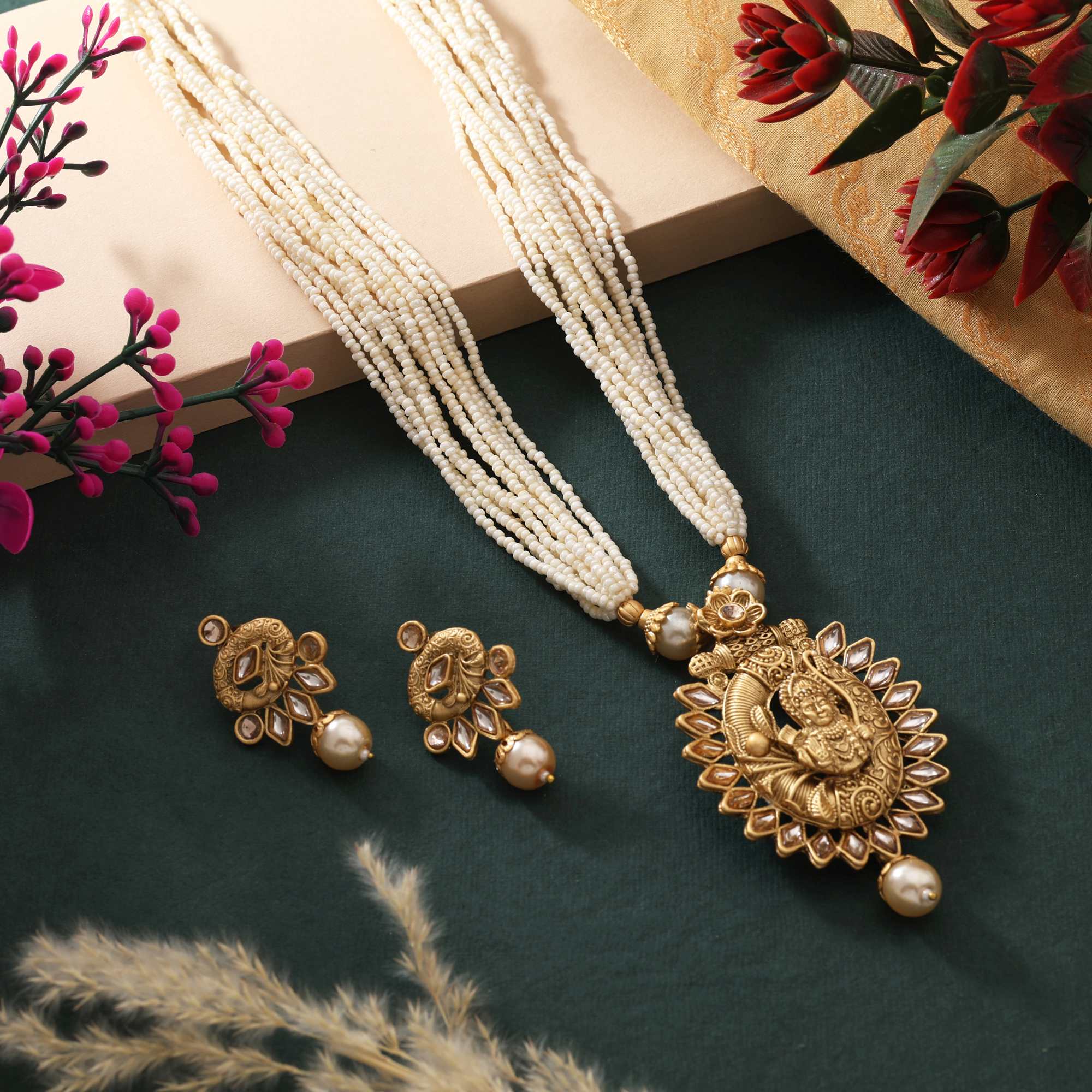 Elegant Gold Color Matte Gold Necklace Set Highlighting Fine Carved Le ...